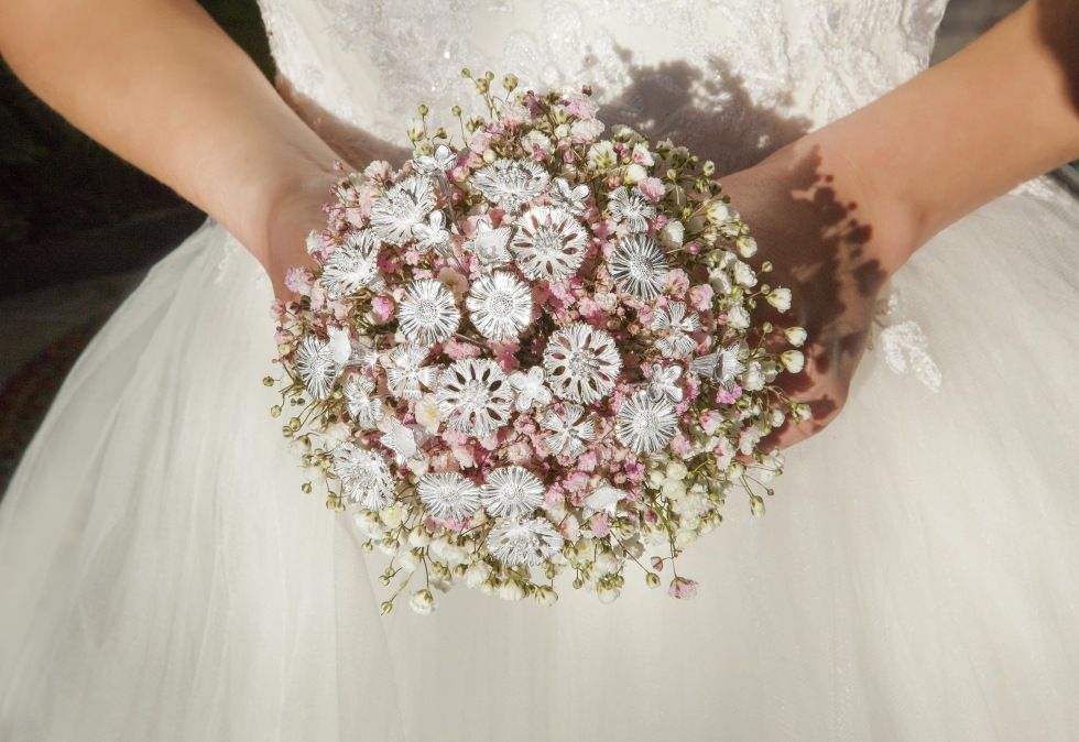 Jemná krása květin GIYOU ze stříbra a zlata. Svatební kytice